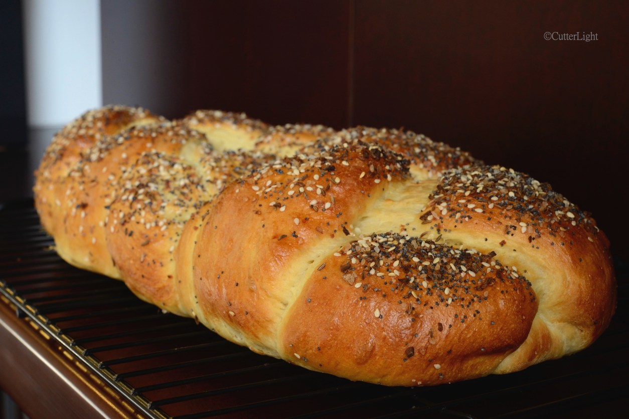 Like Everything Bagels? You’ll Love Everything Bread! | CutterLight