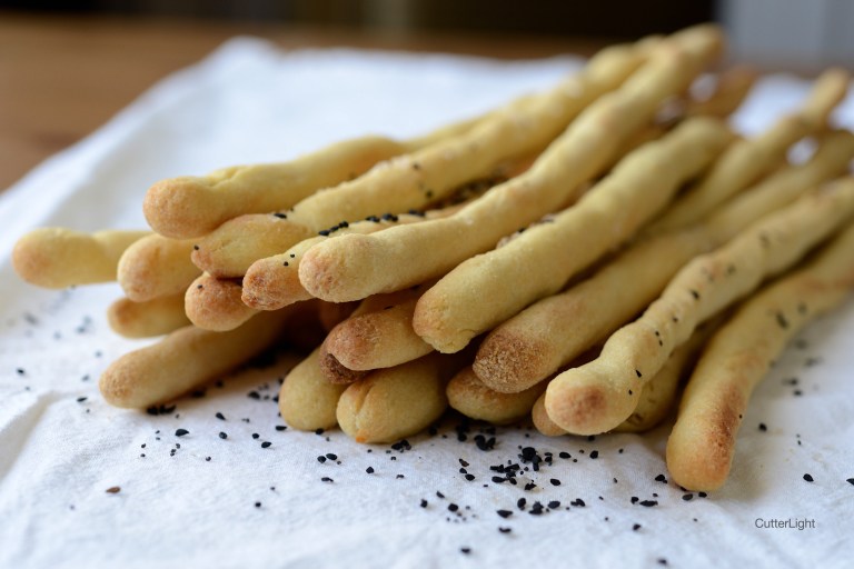 Semolina Grissini – Italian Style Crunchy Breadsticks | CutterLight